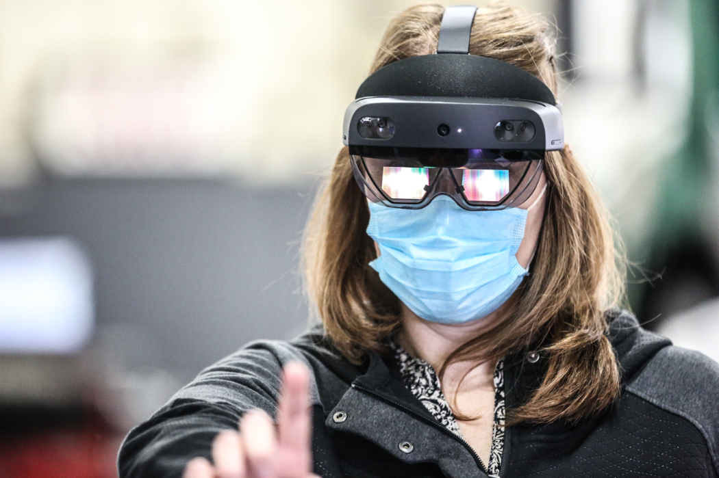 DTNA using augmented reality to collaborate with technicians - Truck News