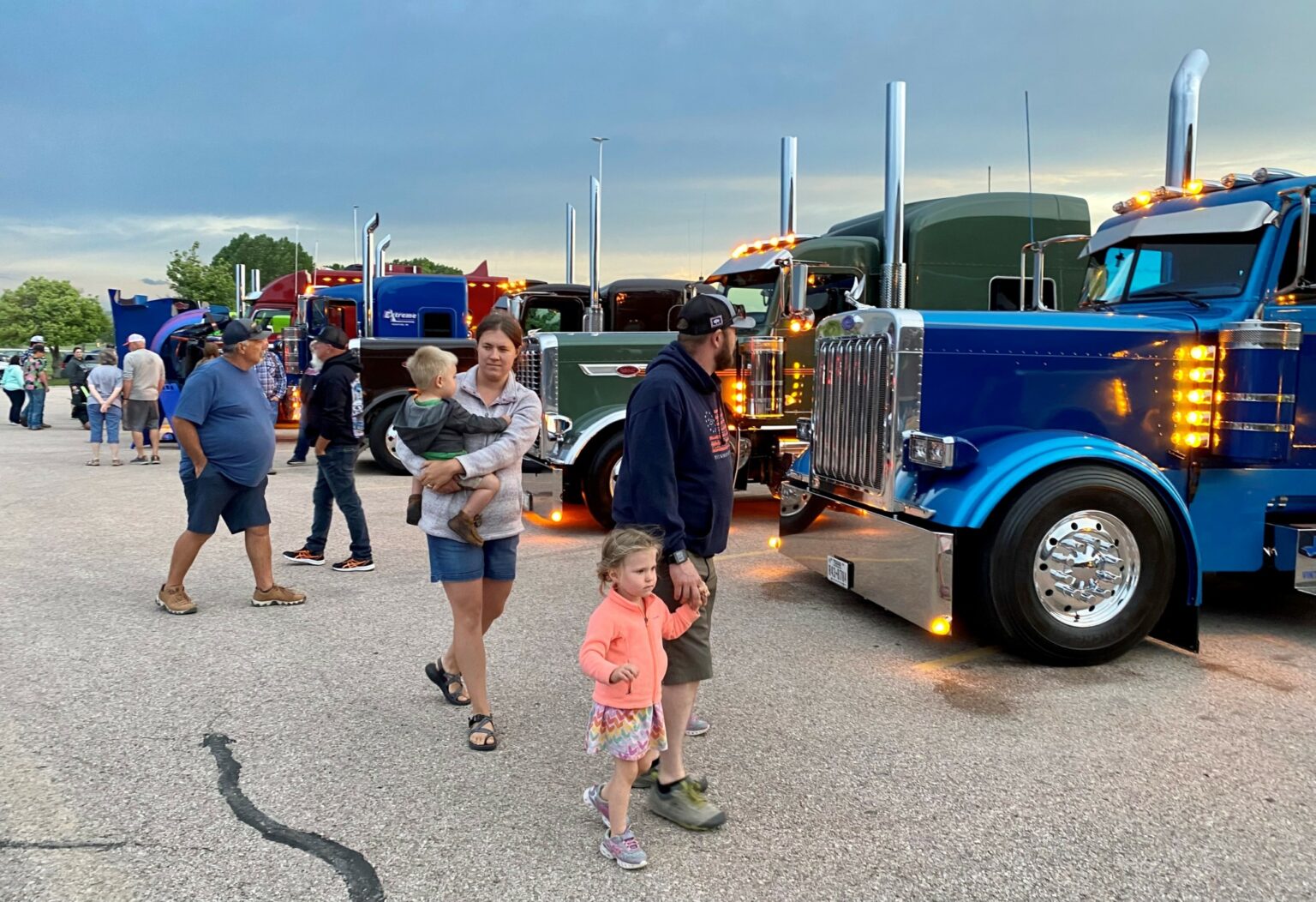 Shell Rotella SuperRigs heads to Bristol, Tenn., with expanded family ...