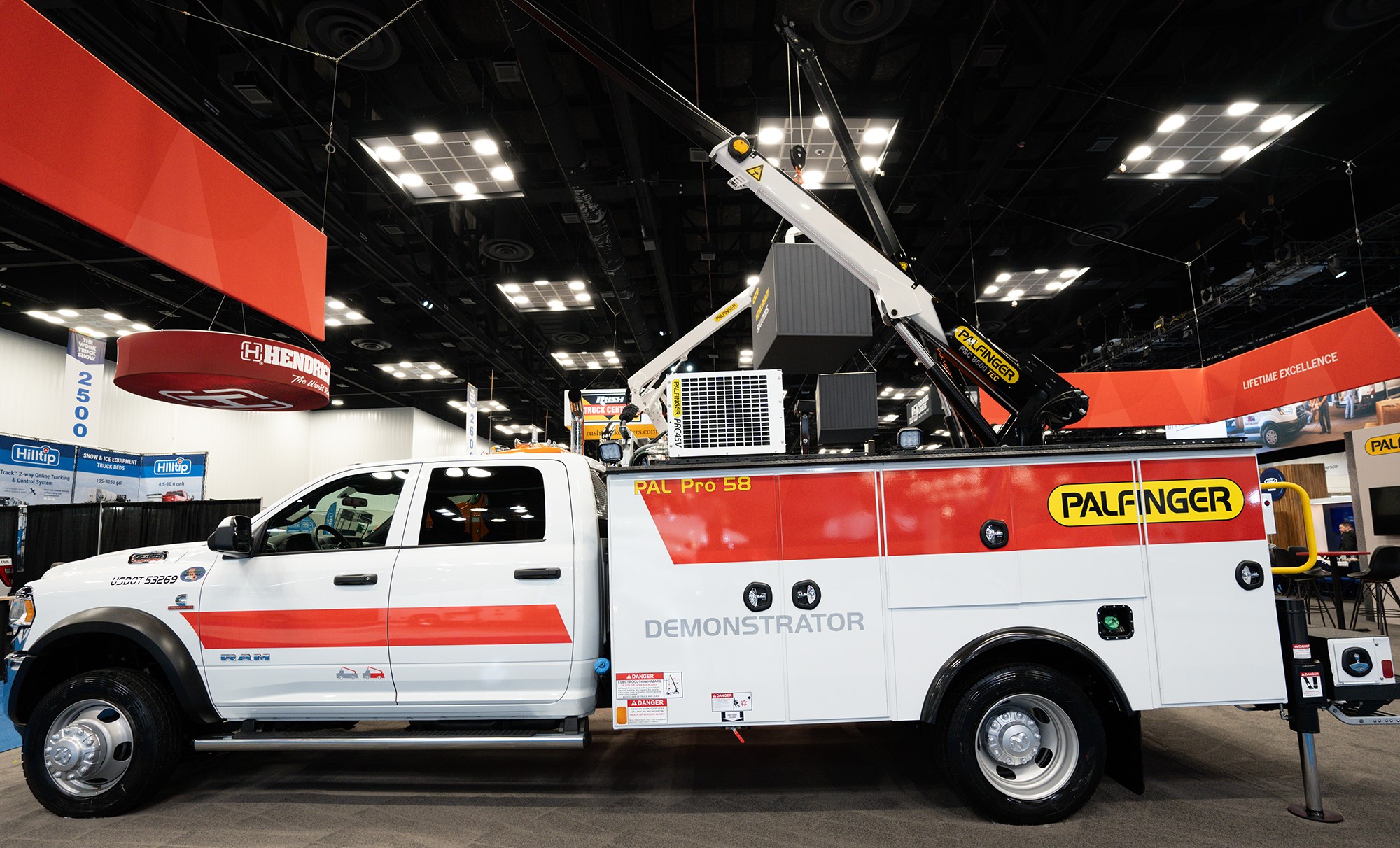Palfinger unveils PAL Pro 58 mechanics truck, PSC 8600 TEC service ...