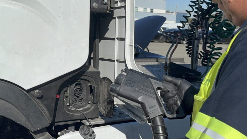 Geotab report points to EV adoption, utilization plateau in North ...