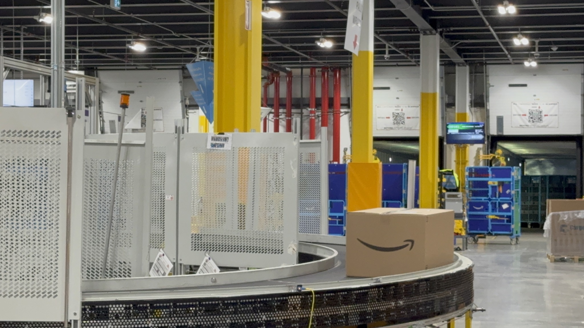 An inside look at Amazon’s distribution facilities - Truck News
