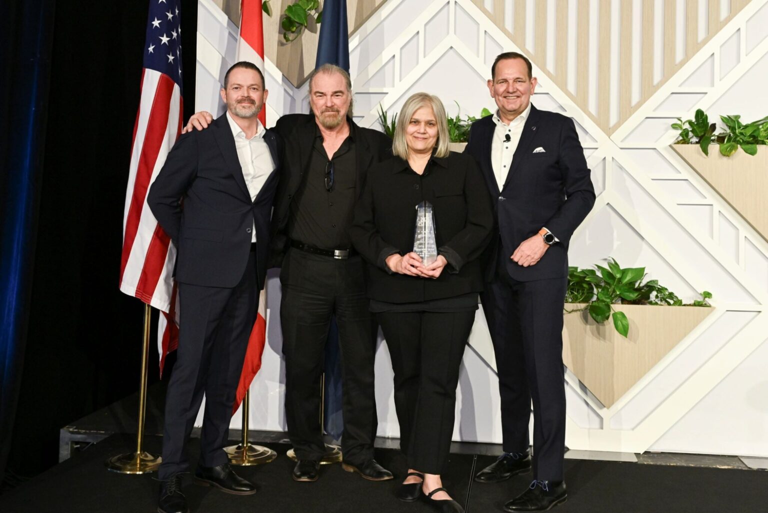 Mid-Ontario Truck Centre named Volvo’s Canadian Dealer of the Year ...